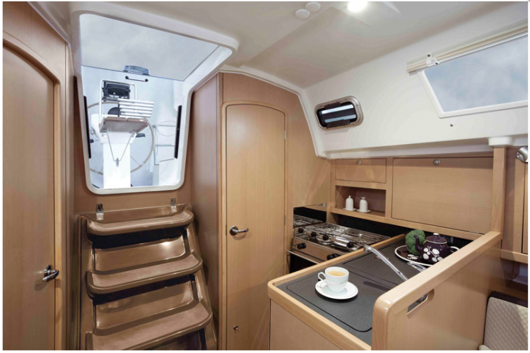 強靭な造りで乗りやすい『Delphia 31』 | 輸入ヨット・ボートは西宮・横浜のオカザキヨット！